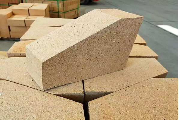 Comparison between refractory clay bricks and ordinary bricks