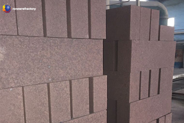 Magnesia-chromite refractory bricks production